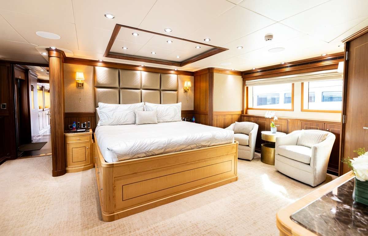 INVICTUS - Master Cabin – Luxury Yacht Browser | by CHARTERWORLD ...